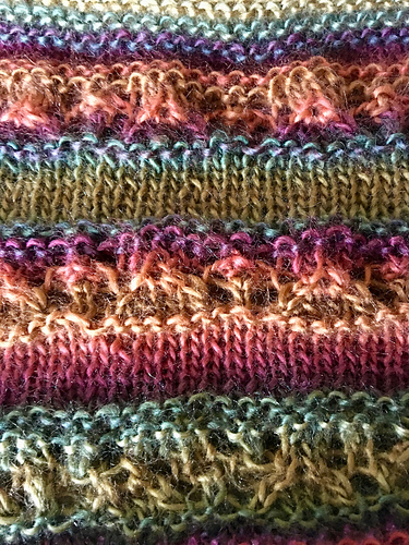 Ravelry: Cat's Paw Cowl pattern by Michelle Fishman-Cross