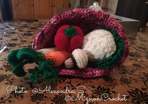 Ravelry: Autumn Gifts Veggies and Cornucopia pattern by Mignon Crochet