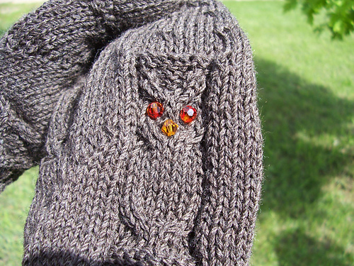 Ravelry: Owl Mittens pattern by Sophia White