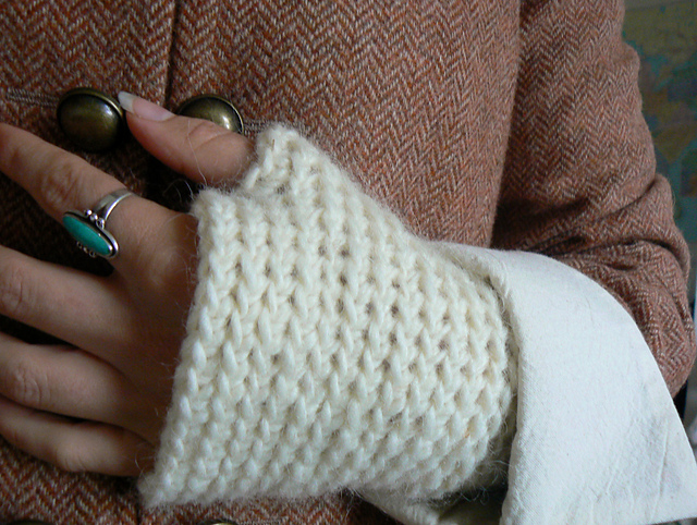 Ravelry: Lopi Fingerless Mittens pattern by Tidy Stitches