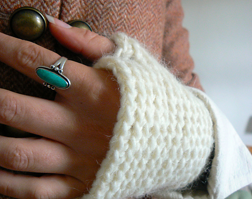 Ravelry: Lopi Fingerless Mittens pattern by Tidy Stitches