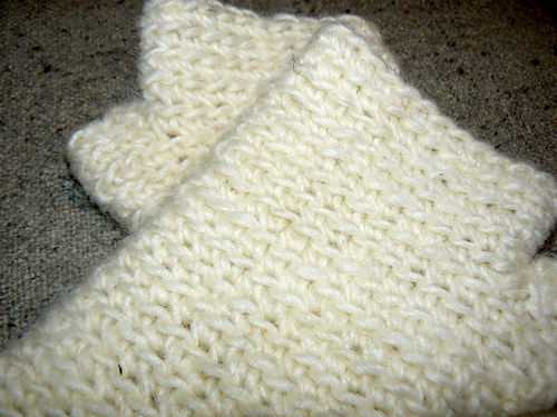 Ravelry: Lopi Fingerless Mittens pattern by Tidy Stitches