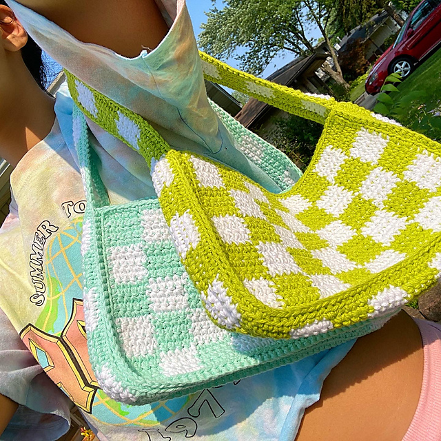 Ravelry: 90s Checkered Bag pattern by Miranda Bond