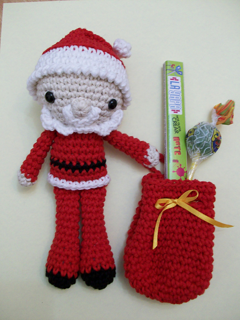 Ravelry: Little Santa & bag pattern by María Cora Chiaraviglio