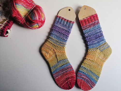 Ravelry: String of Bobbles Socks pattern by Zsuzsanna Orthodoxou