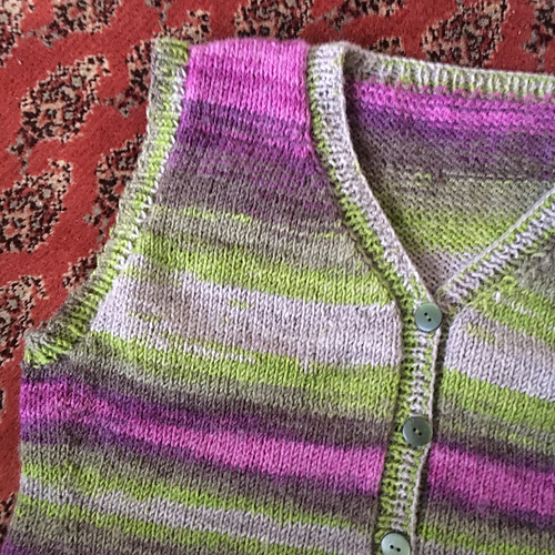 Ravelry: Kässätädin neuleliivi pattern by Emma Moll