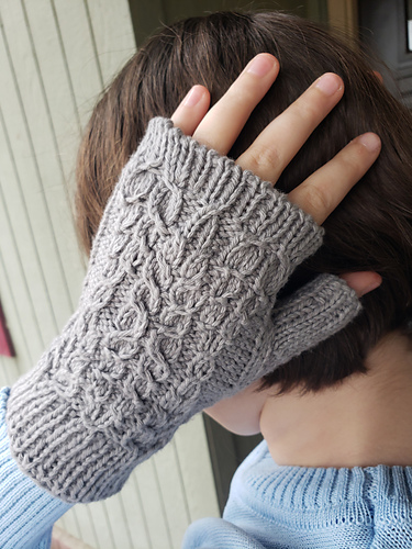 Ravelry: Snow Fern Fingerless Mitts pattern by Kalurah Hudson