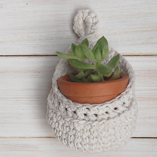 Ravelry: Hanging Pod pattern by Roseanna Murray