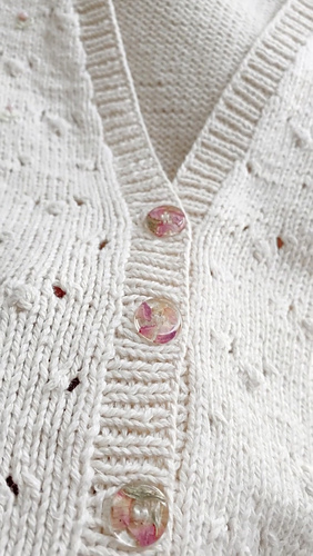 Ravelry: Cardigan Fleur pattern by Mochiknits