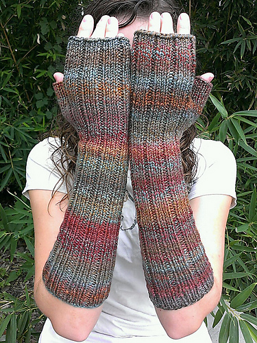 Ravelry: Ribbed Handspun Fingerless Mitts pattern by Christi W