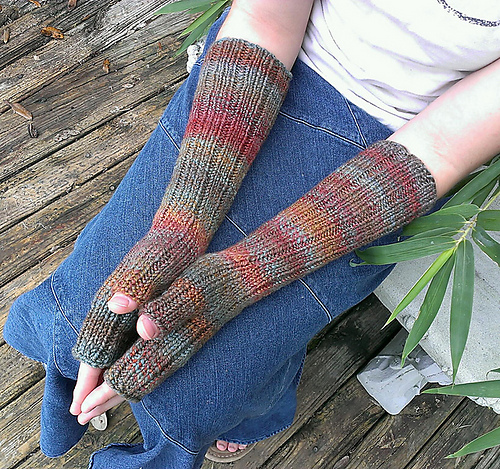 Ravelry: Ribbed Handspun Fingerless Mitts pattern by Christi W