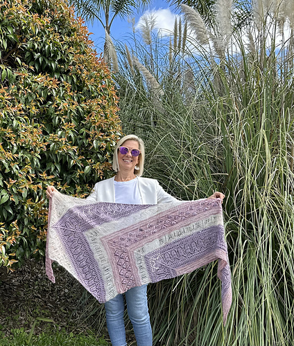 Ravelry: Cracklin Rose pattern by Cally Monster