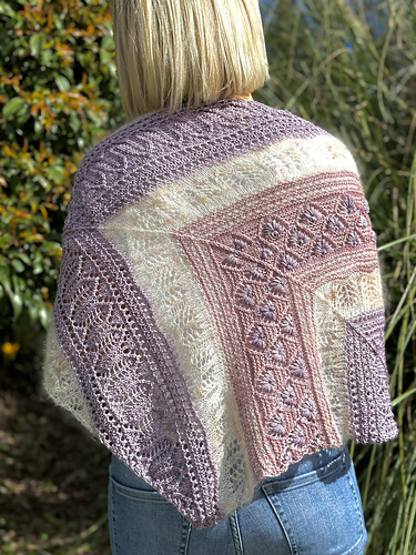 Ravelry: Cracklin Rose pattern by Cally Monster