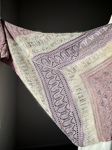 Ravelry: Cracklin Rose pattern by Cally Monster