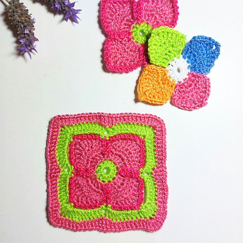 Ravelry: Granny square Flower pattern pattern by Lola Antifora