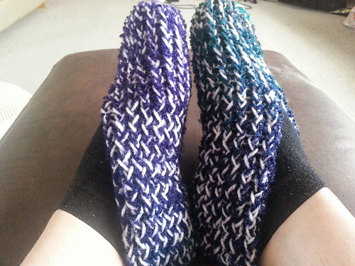 Ravelry: How to make slippers with a round loom pattern by American Knitter