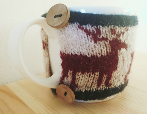Ravelry: Reindeer Mug Warmer pattern by Munro Sisters3