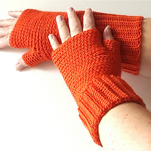 Ravelry: Impression Mitts pattern by Mini-Me Designs
