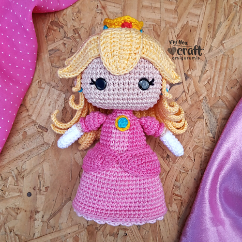 Ravelry: Princess Peach Amigurumi pattern by Isabela Tavares