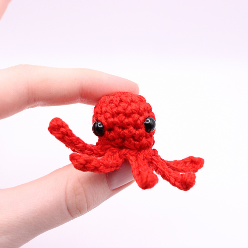 Ravelry: Mini Octopus Amigurumi pattern by Li Howell