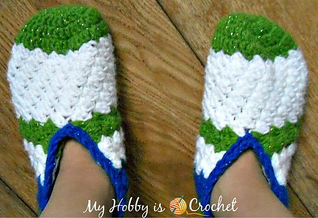 Ravelry: Little Elf Booties pattern by Kinga Erdem
