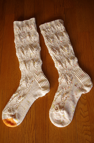 Ravelry: p.41 Duch heel & Wedge toe pattern by Hitomi Shida (志田 ひとみ)