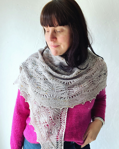 Ravelry: Feyre pattern by Nadia Crétin-Léchenne