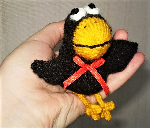 Ravelry: Crow Raven pattern by Nadia Perepelitsa