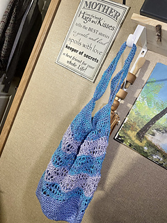 Ravelry: NanasHouse15's PF FOTM June 22 Wave Market Bag