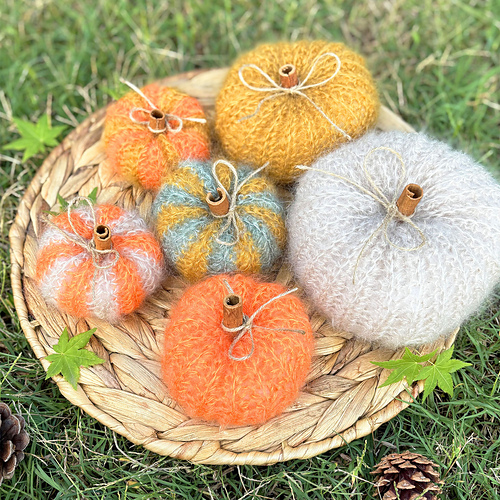 Ravelry: Fuzzy Cinnamon Pumpkins pattern by Natalie Lviv