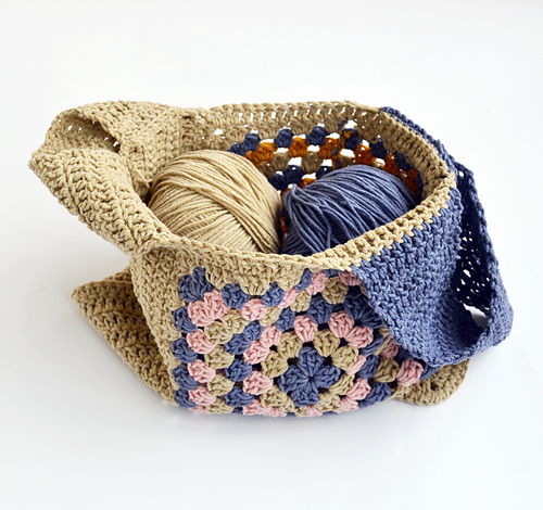 Ravelry: Granny Square Knot Bag pattern by Natalie Lviv
