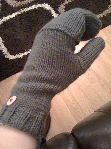 Ravelry: Two-needle simple convertible mitts pattern by Natalie Jubb
