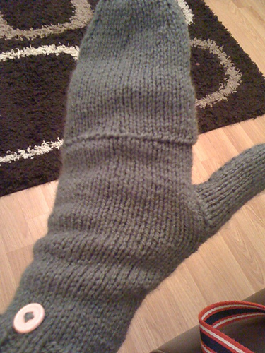 Ravelry: Two-needle simple convertible mitts pattern by Natalie Jubb