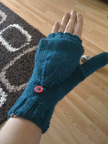 Ravelry: Two-needle simple convertible mitts pattern by Natalie Jubb