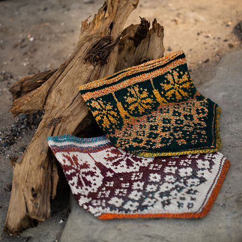 Ravelry: Hozho Cowl pattern by Jennifer Berg