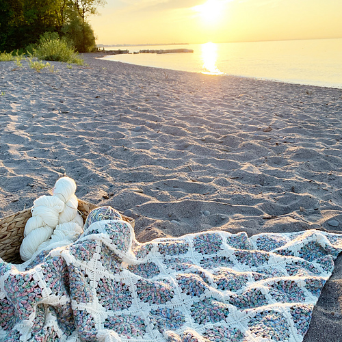 Ravelry: Island Time Shawl pattern by Mallory Krall