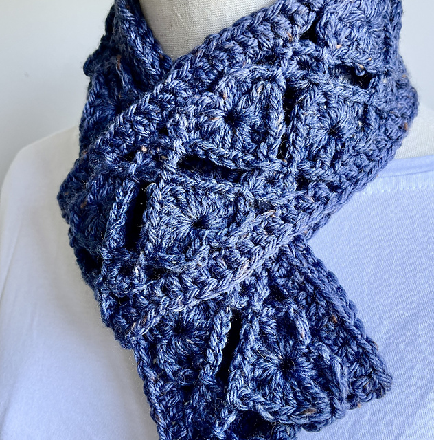 Ravelry: Noughts and Hearts Cowl pattern by Lisa Hounshell