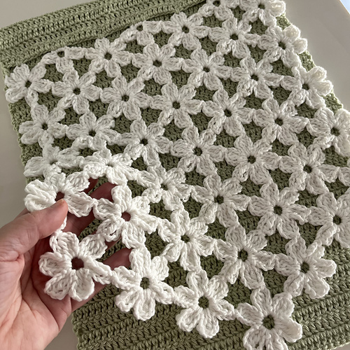 Ravelry: Daisy Hand Towel pattern by Lisa Hounshell