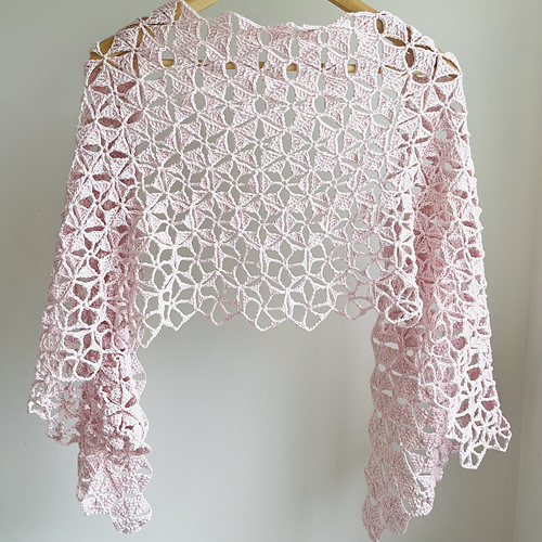Ravelry: Evanesce Shawl pattern by Lisa Hounshell