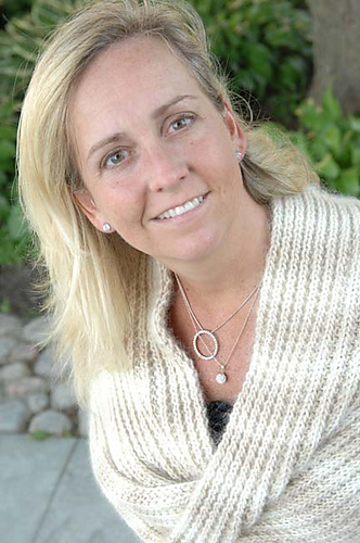 Ravelry: Snuggle pattern by Helen Bingham