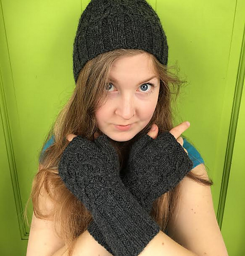 Ravelry: Camber Worsted Hat and Mitts pattern by NellKnits