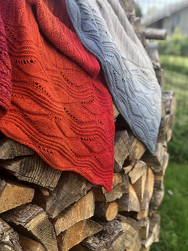 Ravelry: Kaapa Shawl pattern by Inese Sang