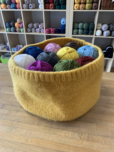 Ravelry: Felted Baskets pattern by Sweet Yarns
