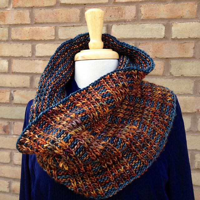 Ravelry: Horst Cowl pattern by Meg Croft Designs