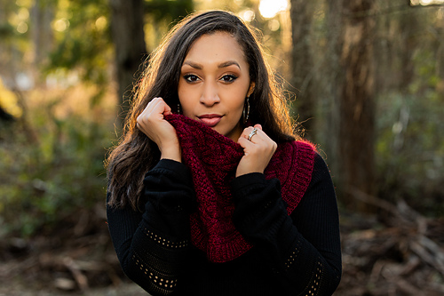Ravelry: Indira Cowl pattern by Vanessa Smith