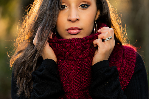 Ravelry: Indira Cowl pattern by Vanessa Smith
