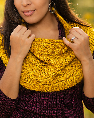 Ravelry: Indira Cowl pattern by Vanessa Smith