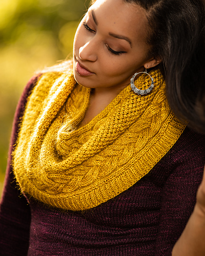 Ravelry: Indira Cowl pattern by Vanessa Smith