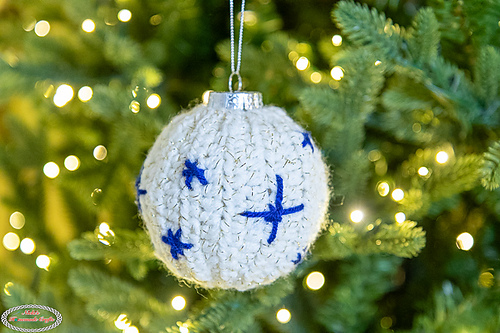 Ravelry: Sparkle Stars Bauble pattern by Nicole Riley