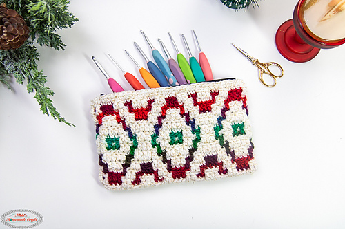 Ravelry: Mosaic Crochet Zipper Pouch pattern by Nicole Riley